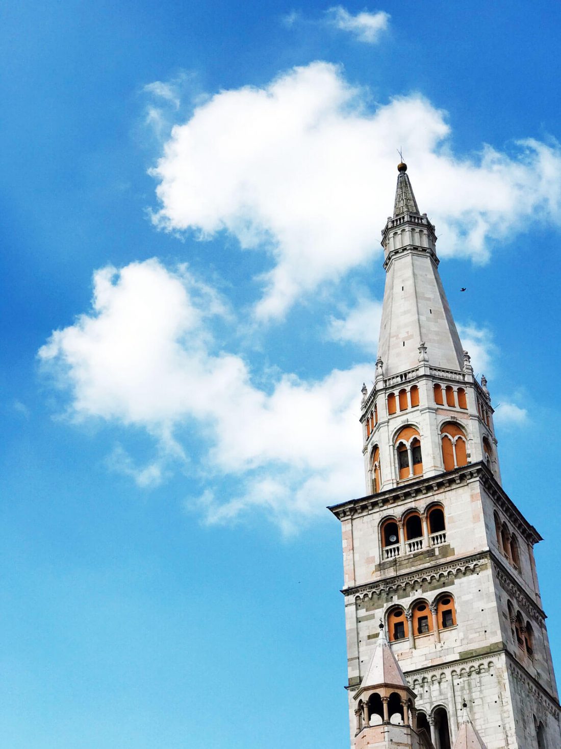 La Ghirlandina: la meravigliosa sentinella della città di Modena